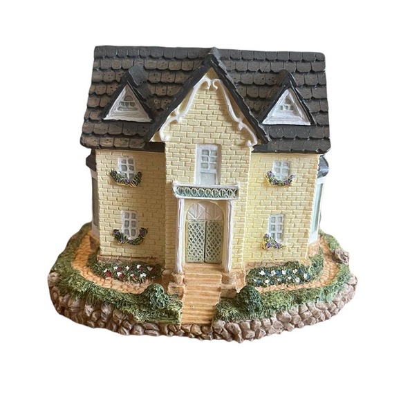 Olde England's Classic Cottage | Accents | Olde Englands Classic ...